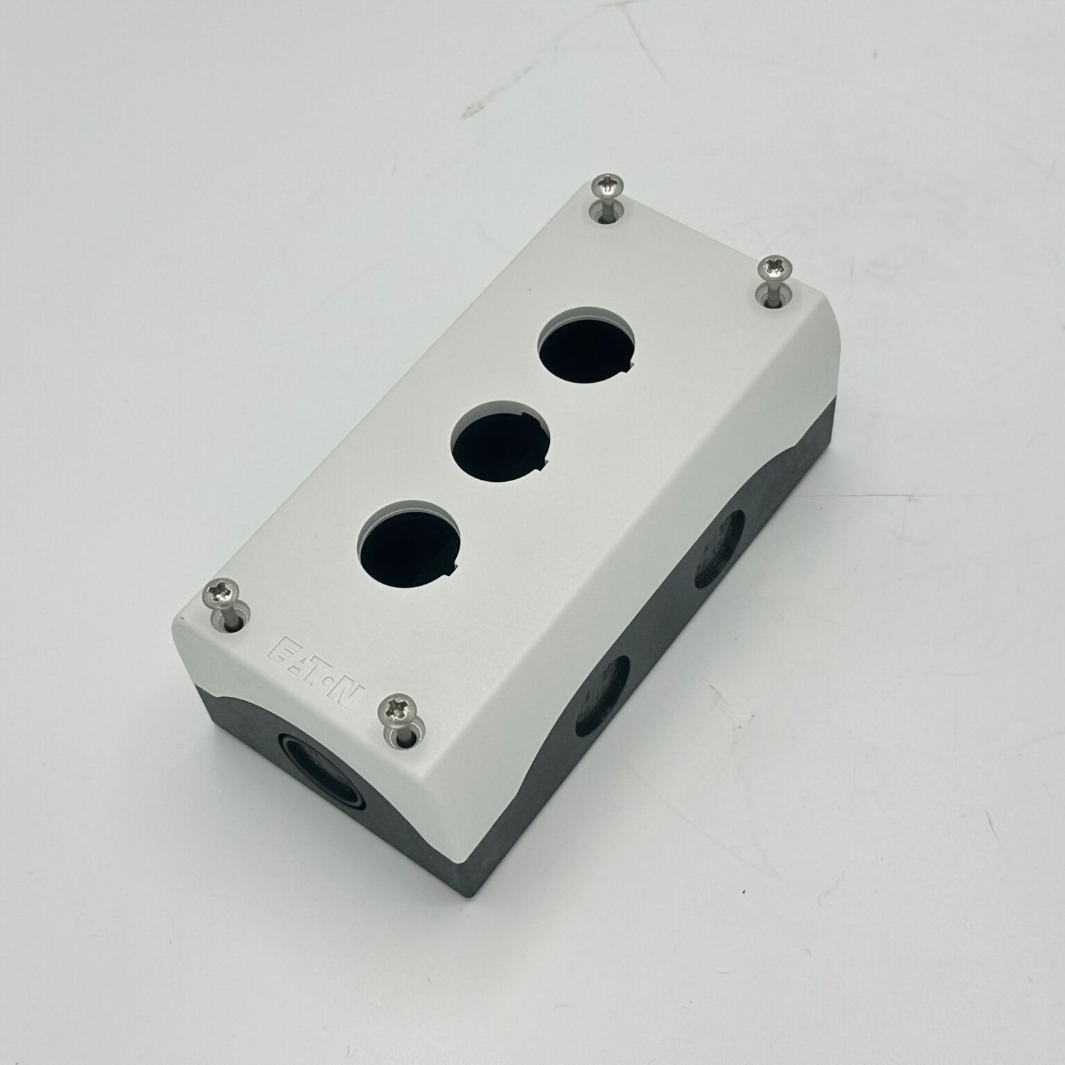 Eaton box with 3 holes for buttons - APNS