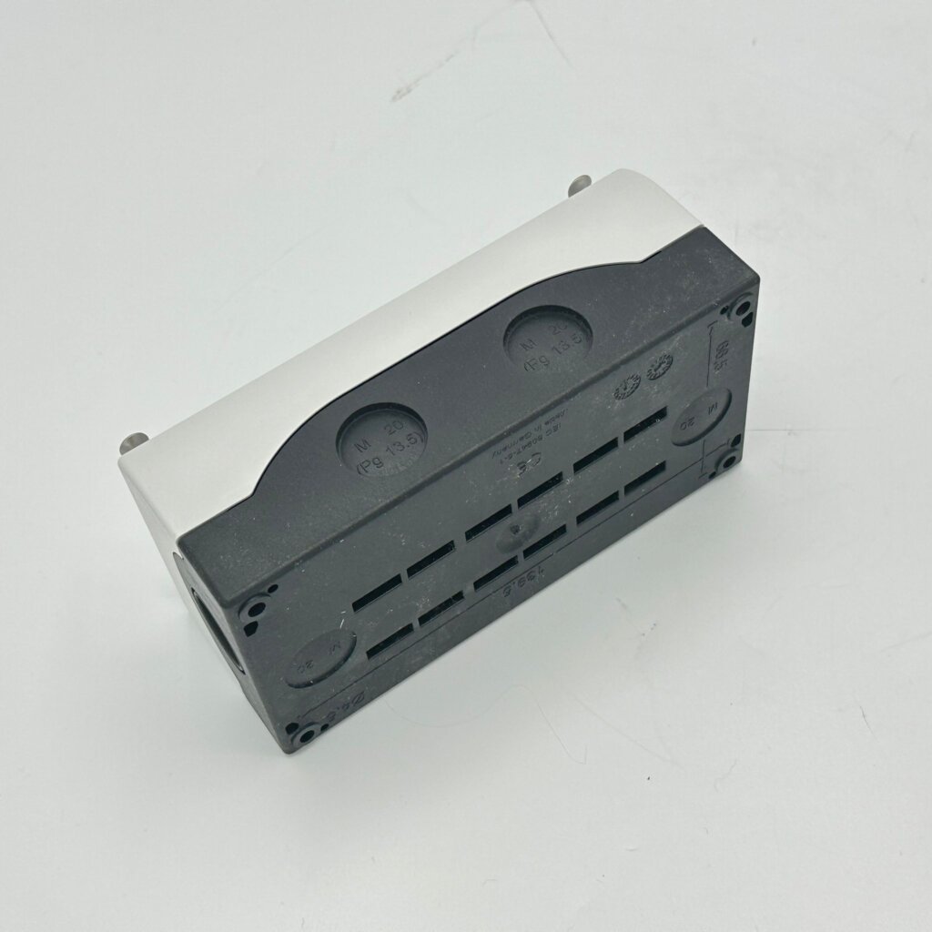 Eaton box with 3 holes for buttons - APNS