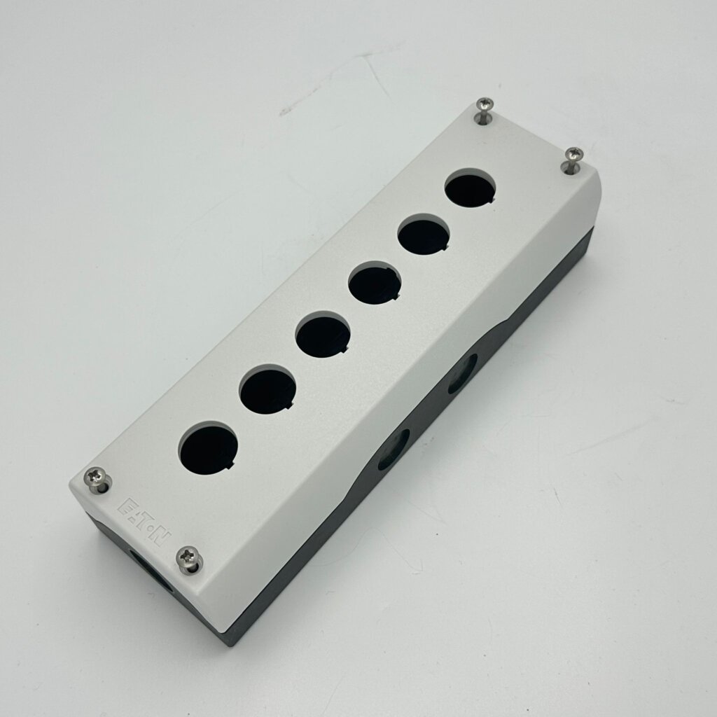 Eaton box with 6 holes for buttons - APNS