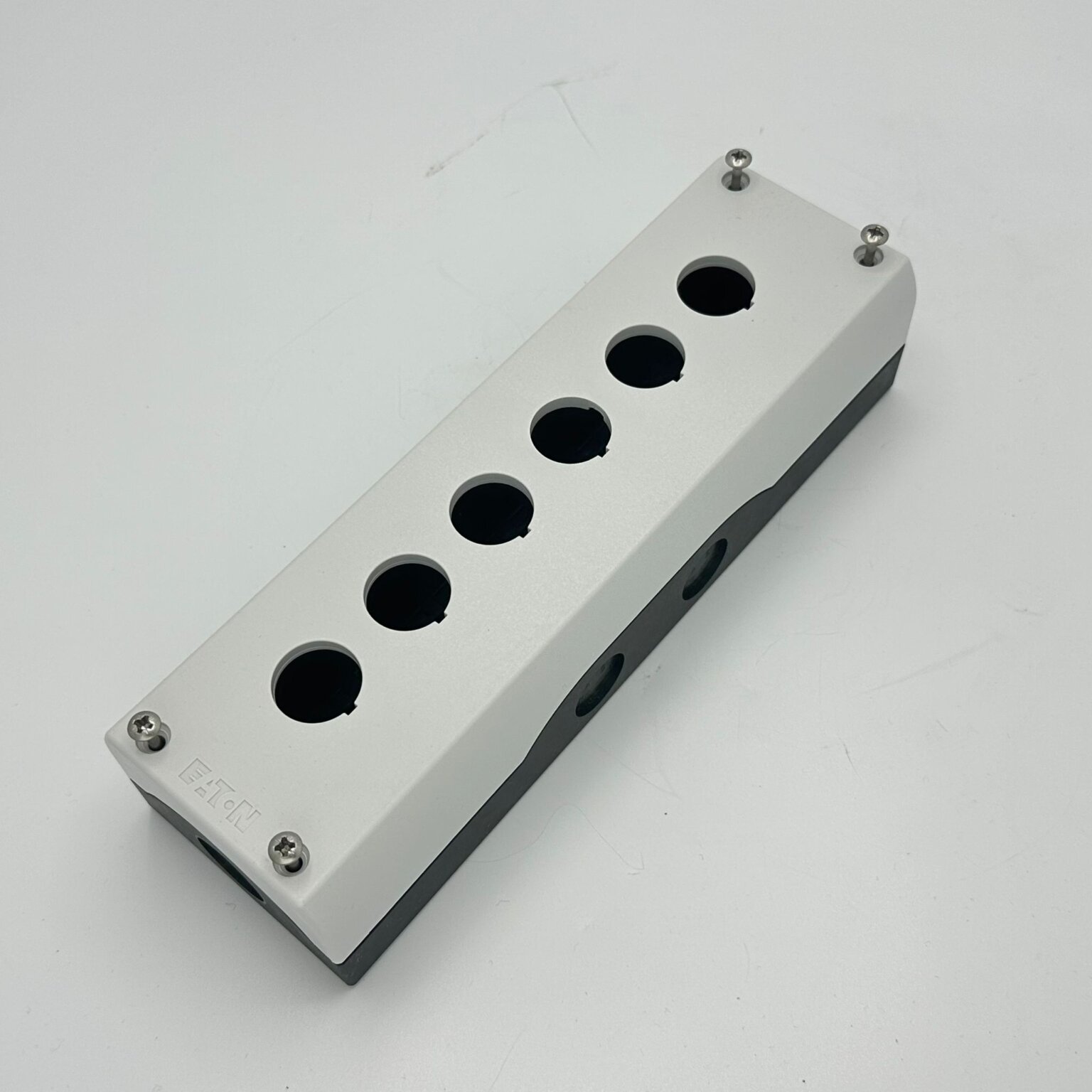 Eaton box with 6 holes for buttons - APNS